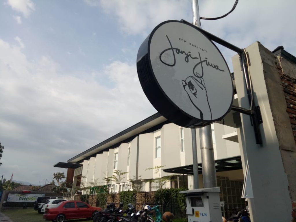 Ide Neon Box Bulat Sebagai Sarana Promosi Bisnis - Bonafide
